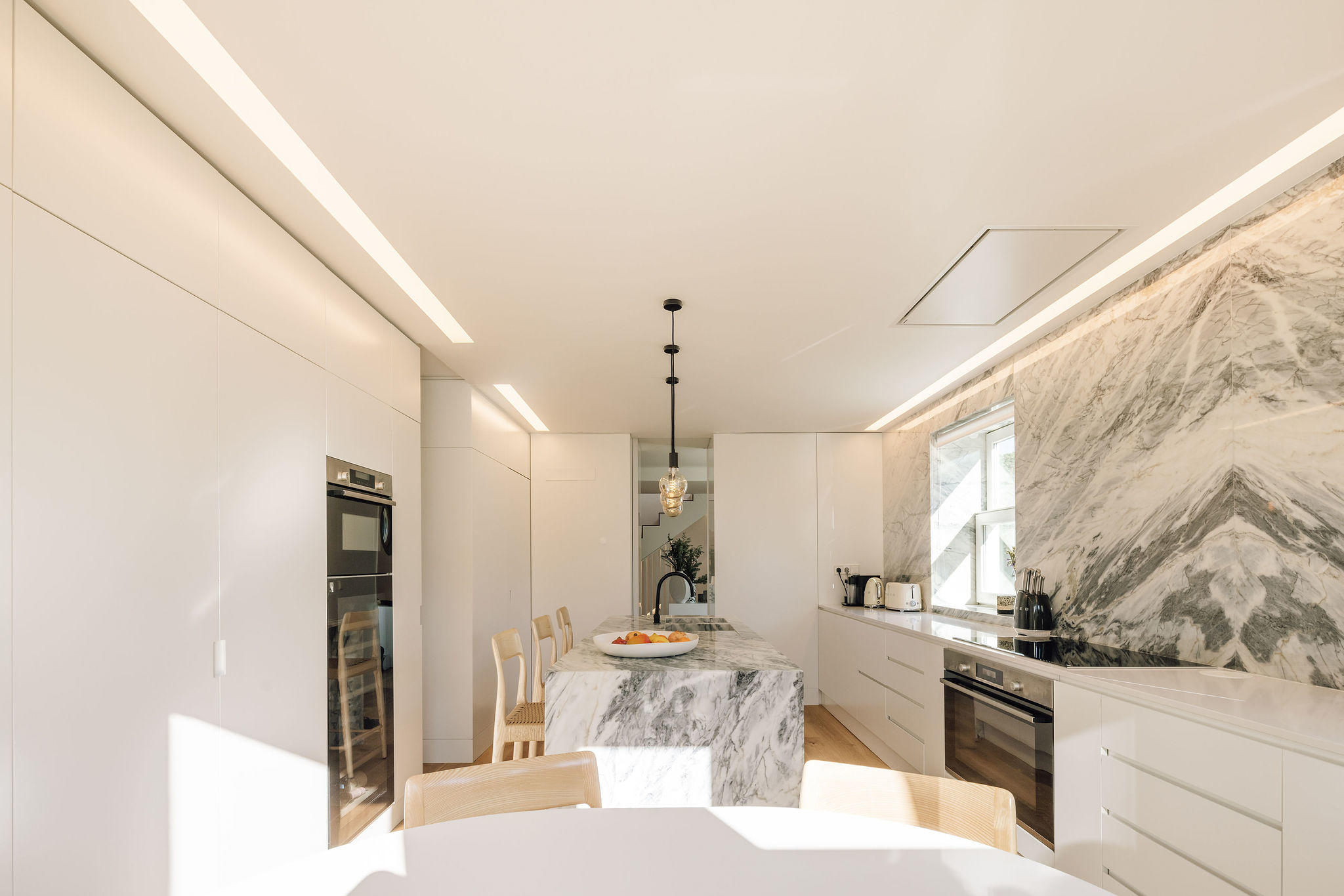 Restelo MGR House by João Tiago Aguiar Arquitectos | Detached houses