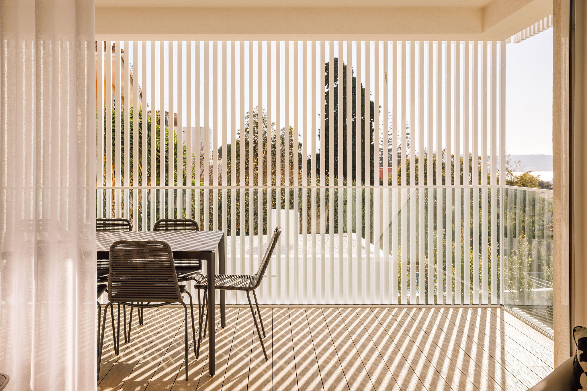 Restelo MGR House by João Tiago Aguiar Arquitectos | Detached houses