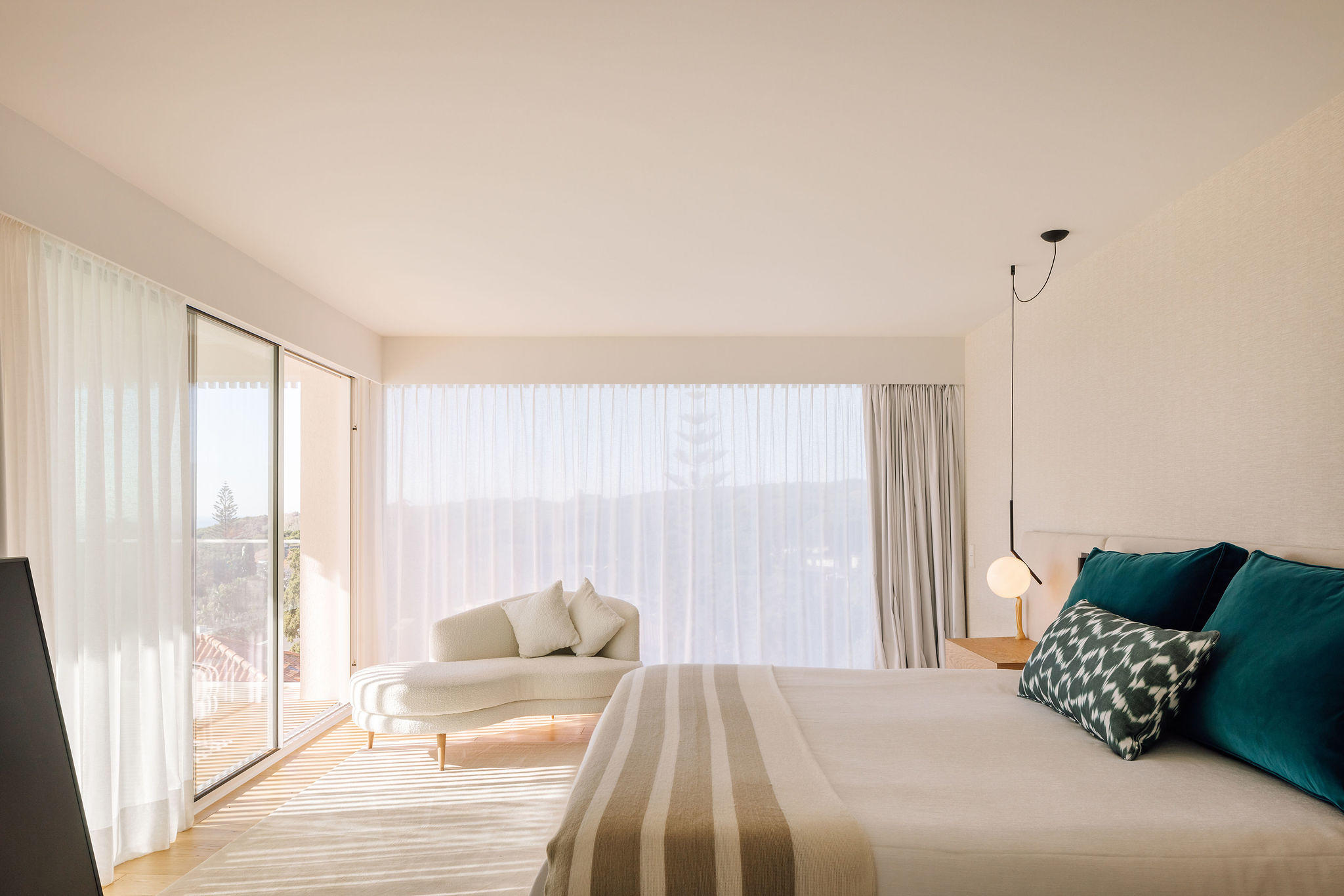 Restelo MGR House by João Tiago Aguiar Arquitectos | Detached houses