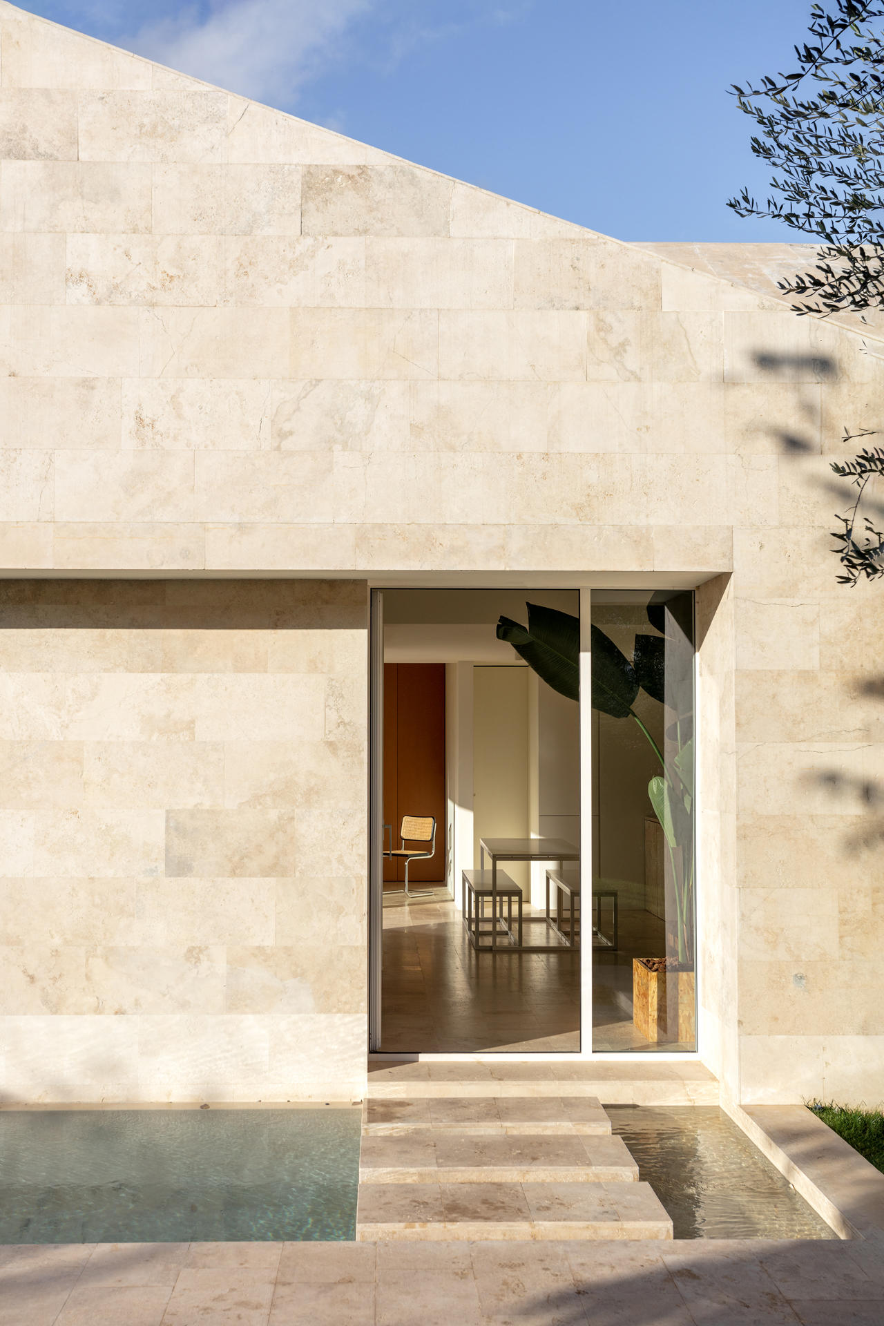 STONEHOUSE by Michela Ekstrom | Detached houses