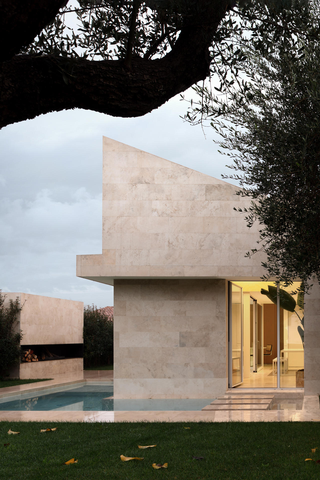 STONEHOUSE by Michela Ekstrom | Detached houses