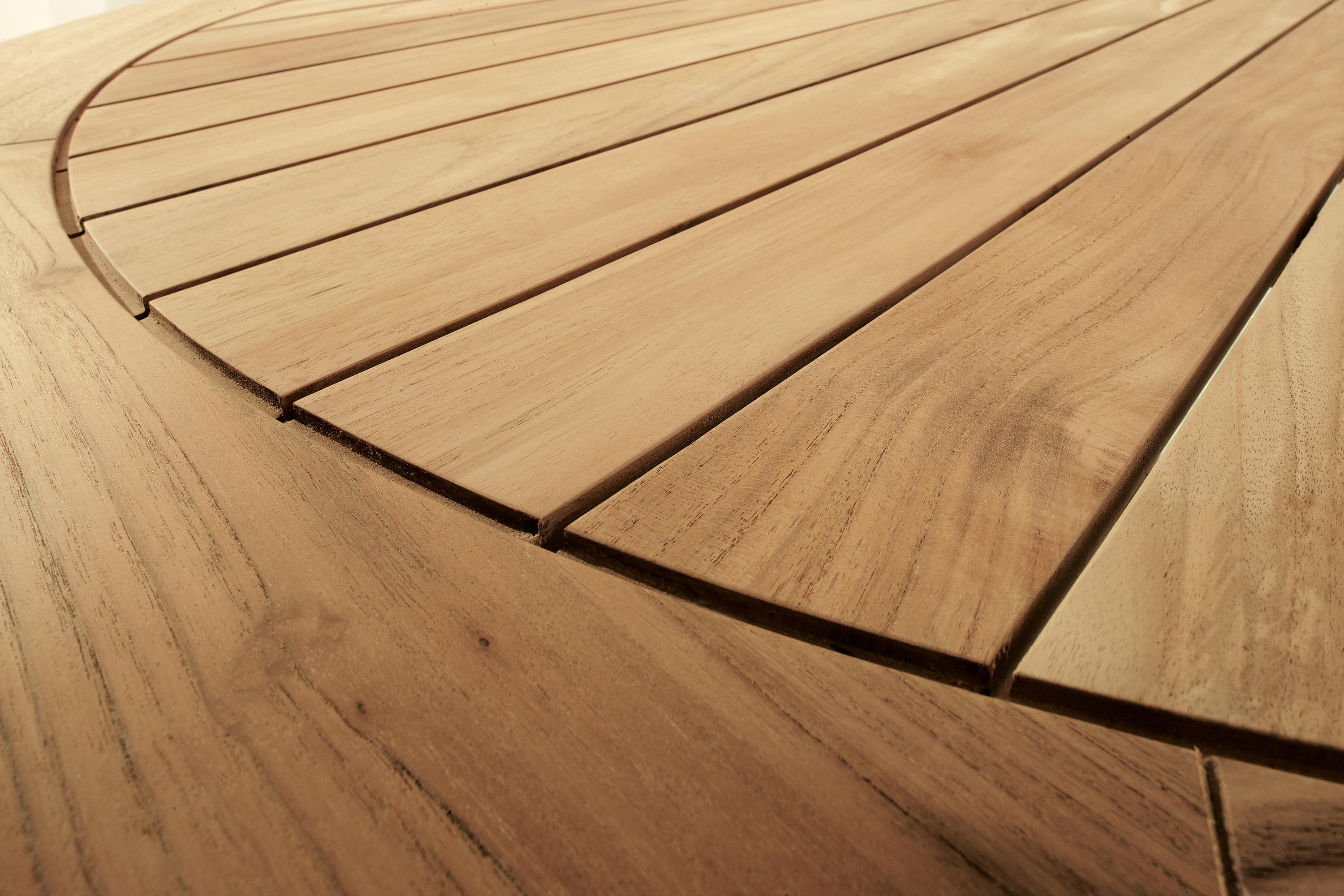 Desert Round Table & designer furniture | Architonic