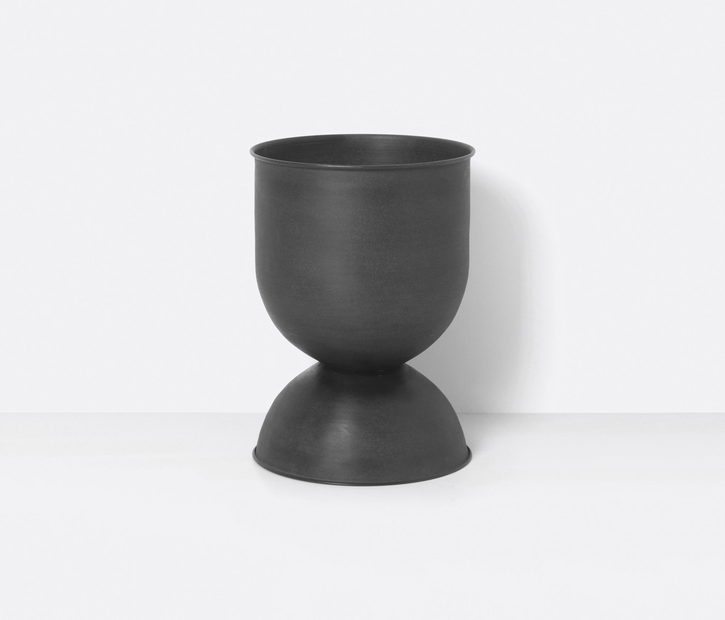 Hourglass Pot - Small - Black | Architonic