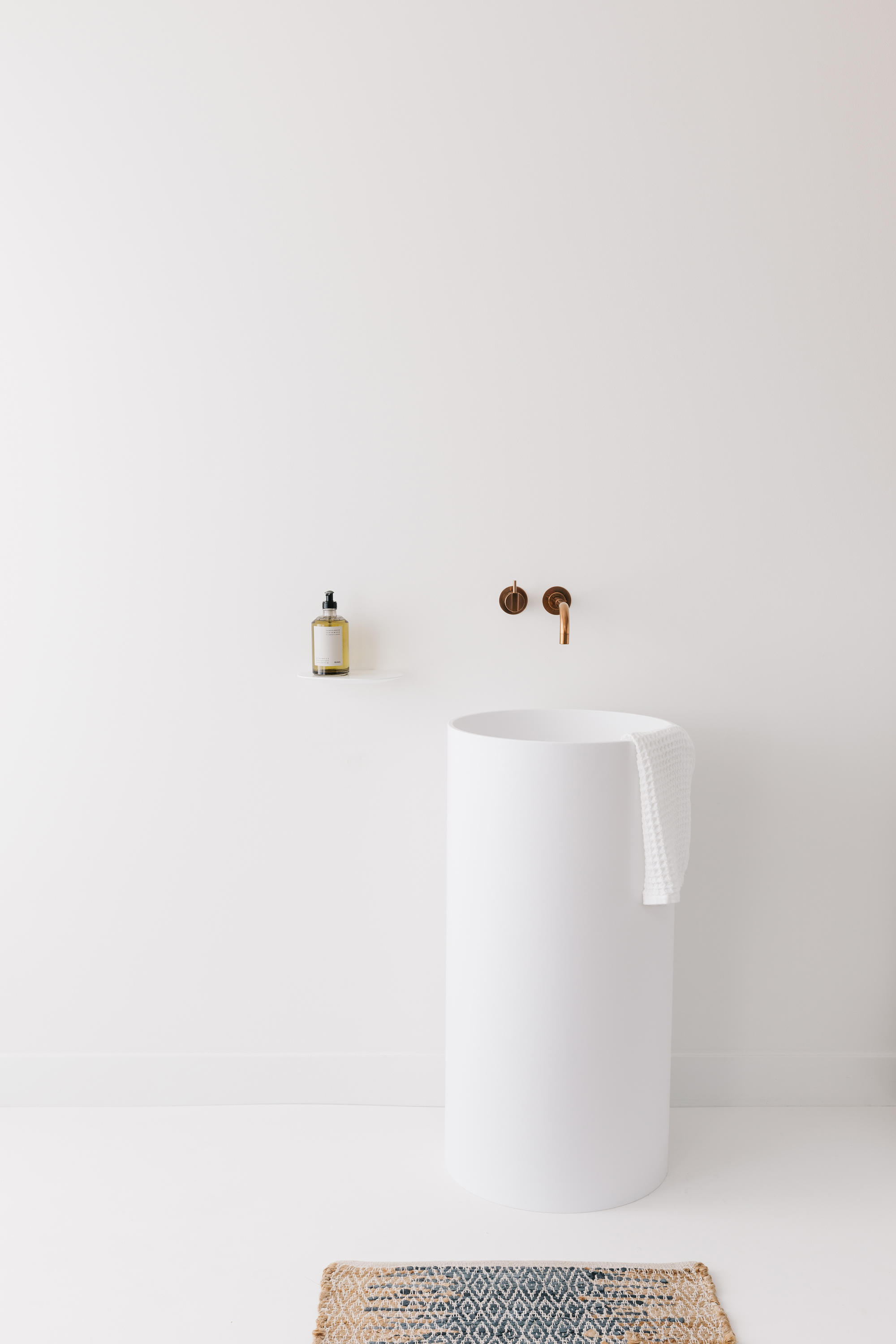 POSE PILAR - Wash basins from Not Only White | Architonic