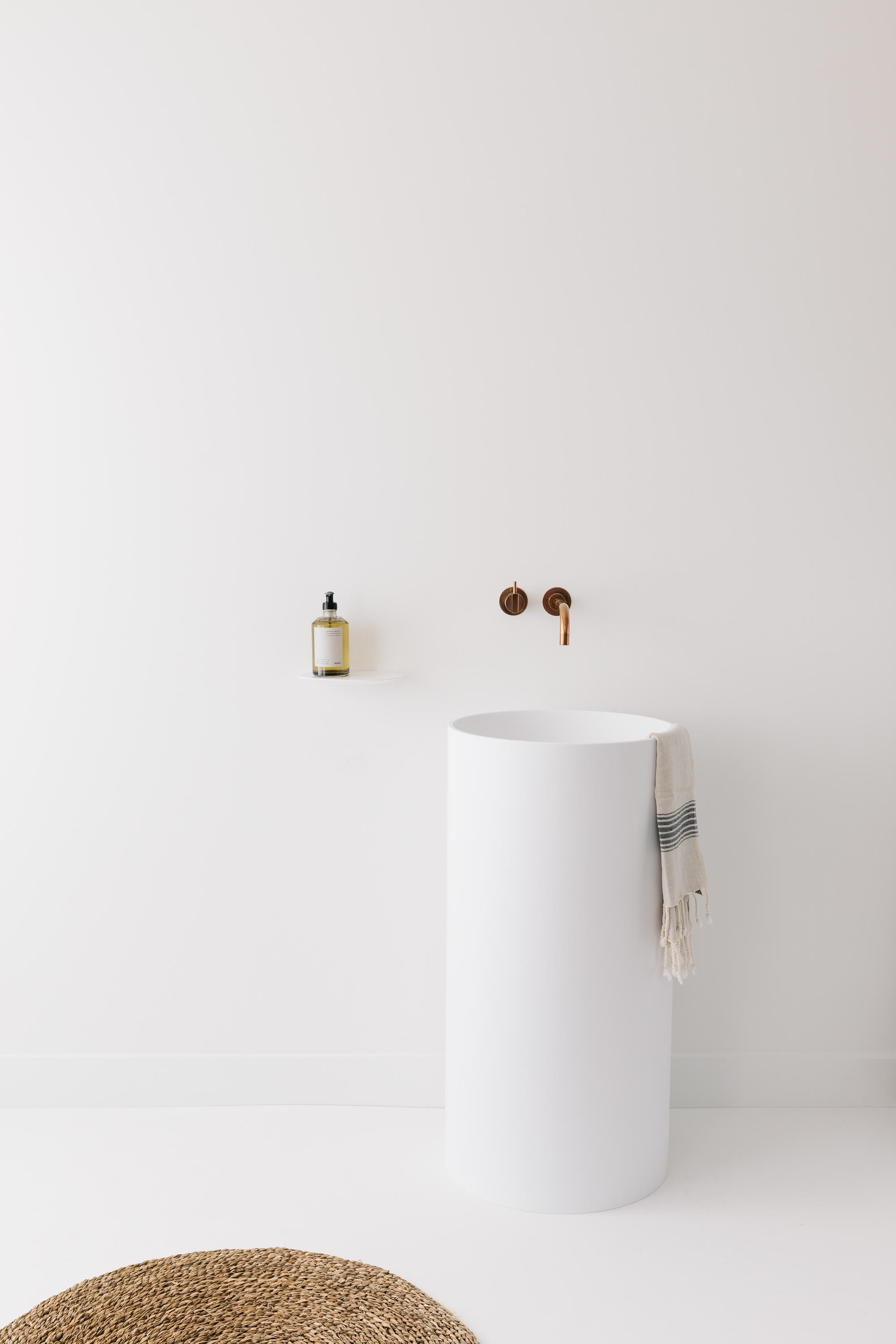 POSE PILAR - Wash basins from Not Only White | Architonic