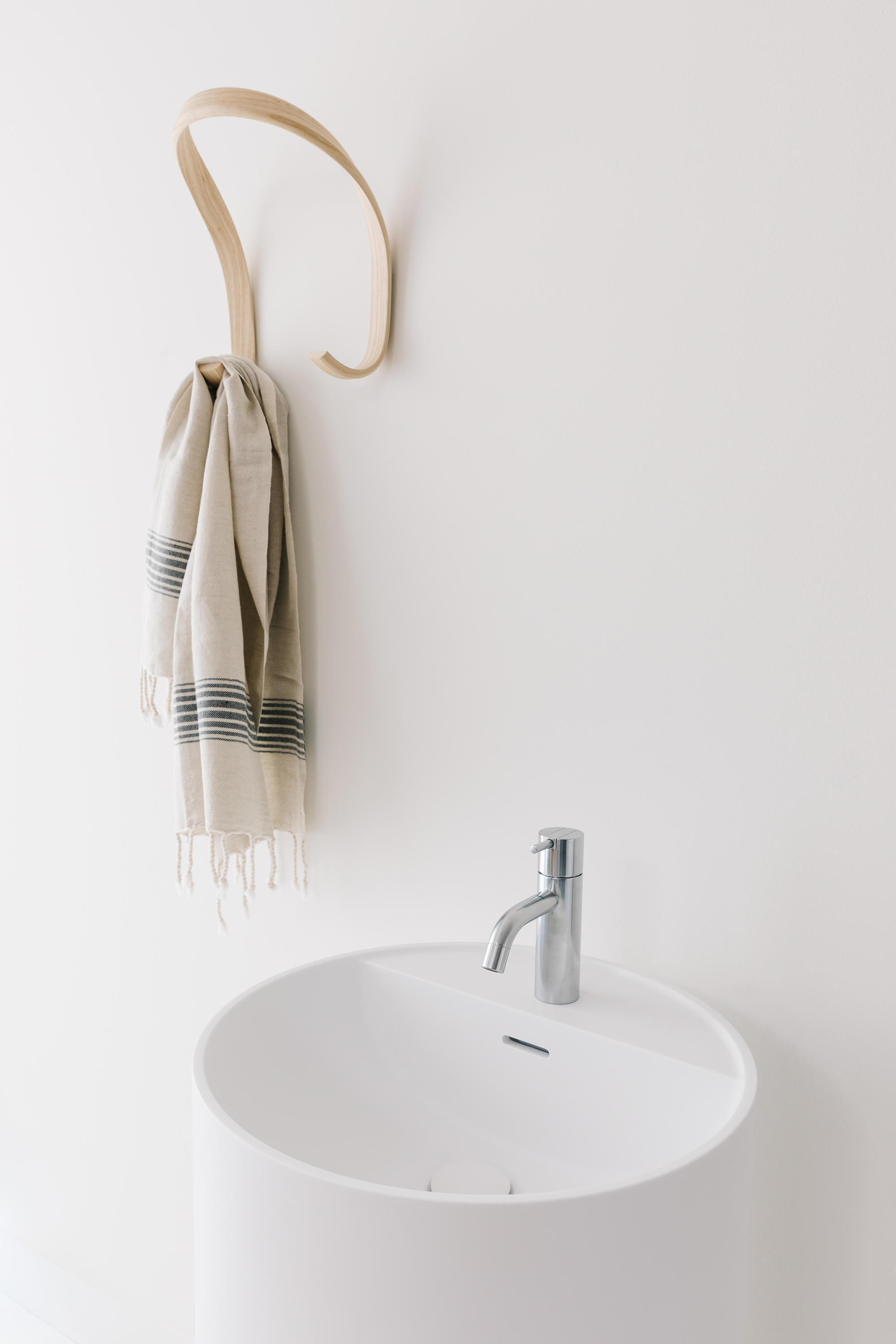 POSE PILAR - Wash basins from Not Only White | Architonic