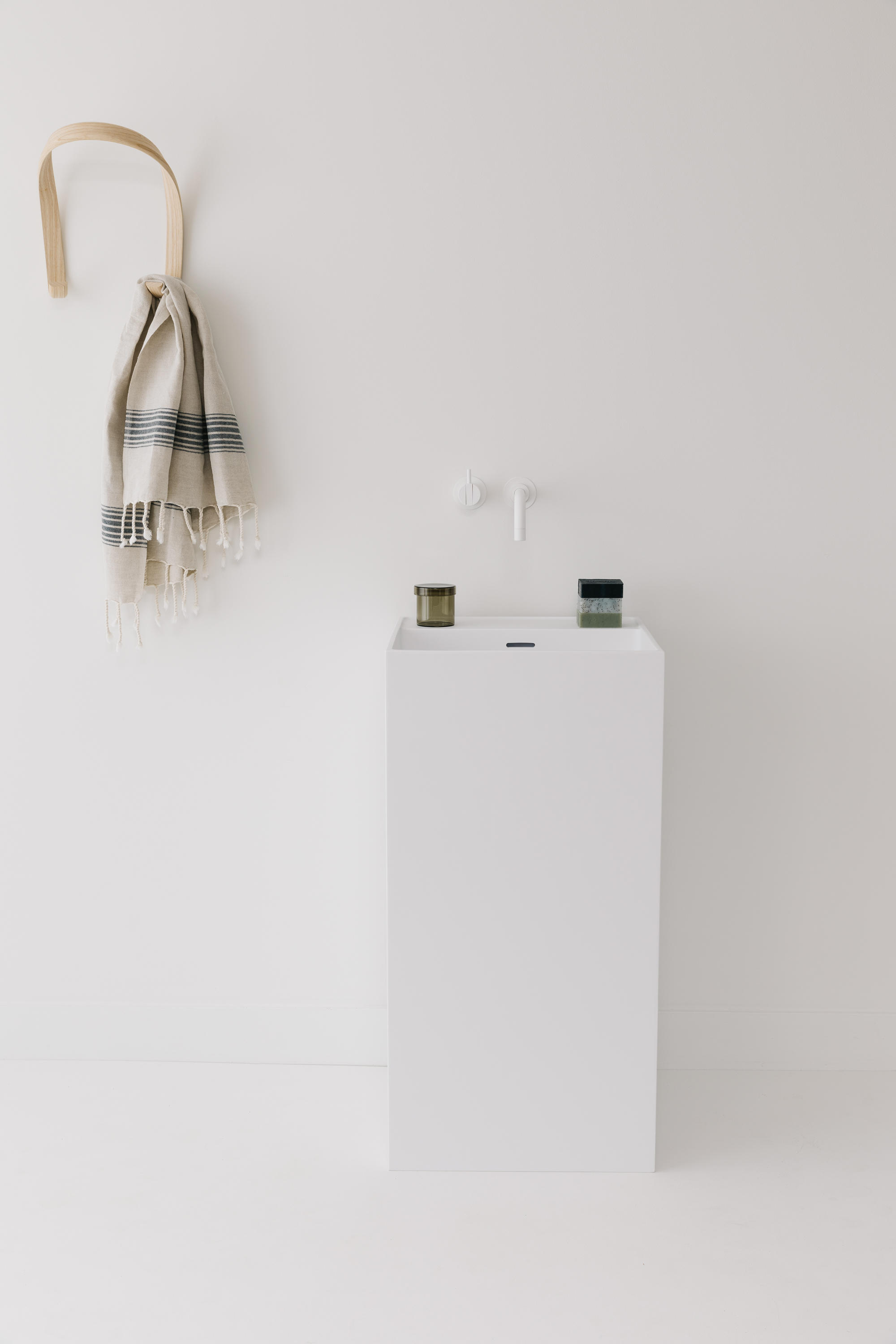 POSE PILAR - Wash basins from Not Only White | Architonic