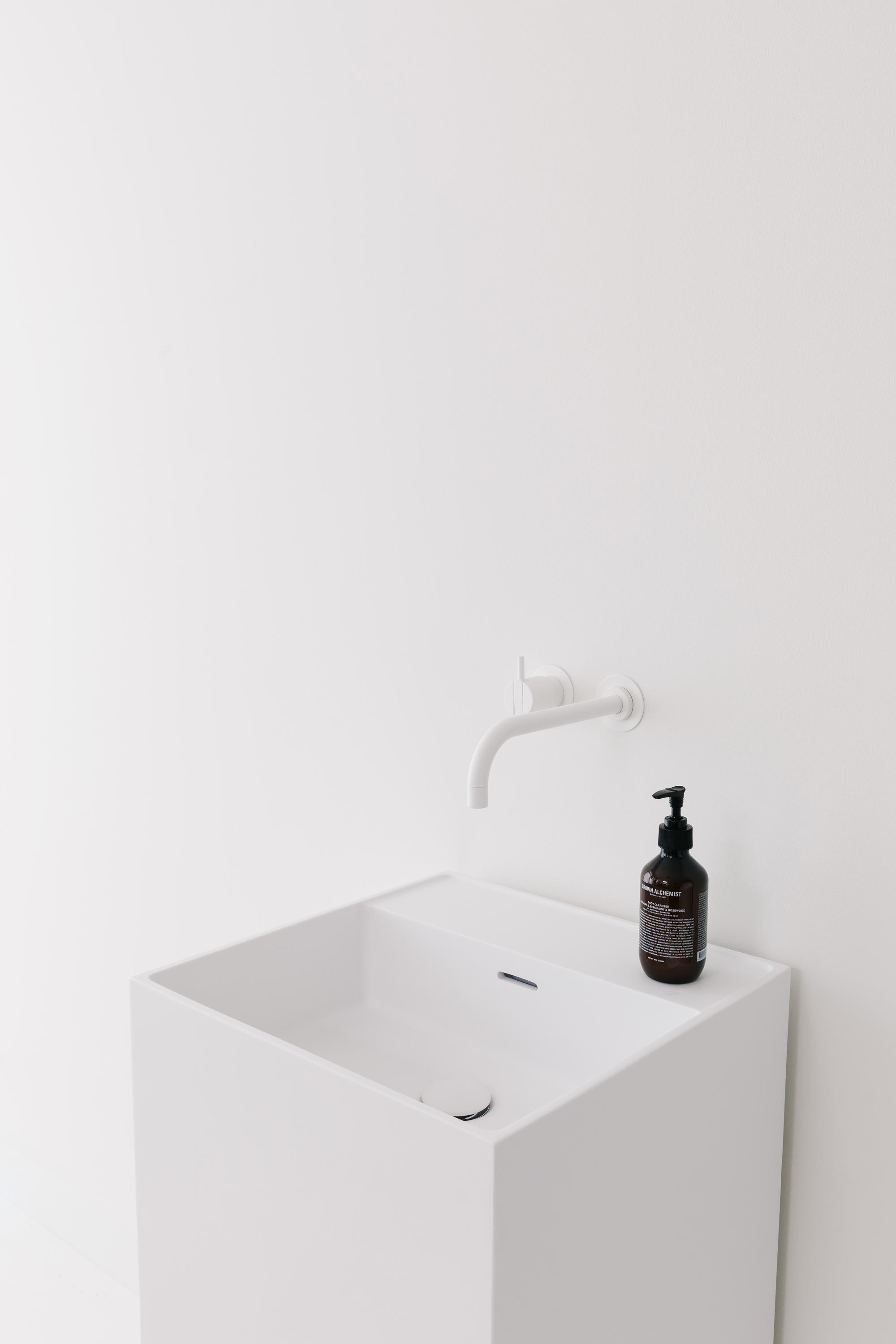 POSE PILAR - Wash basins from Not Only White | Architonic