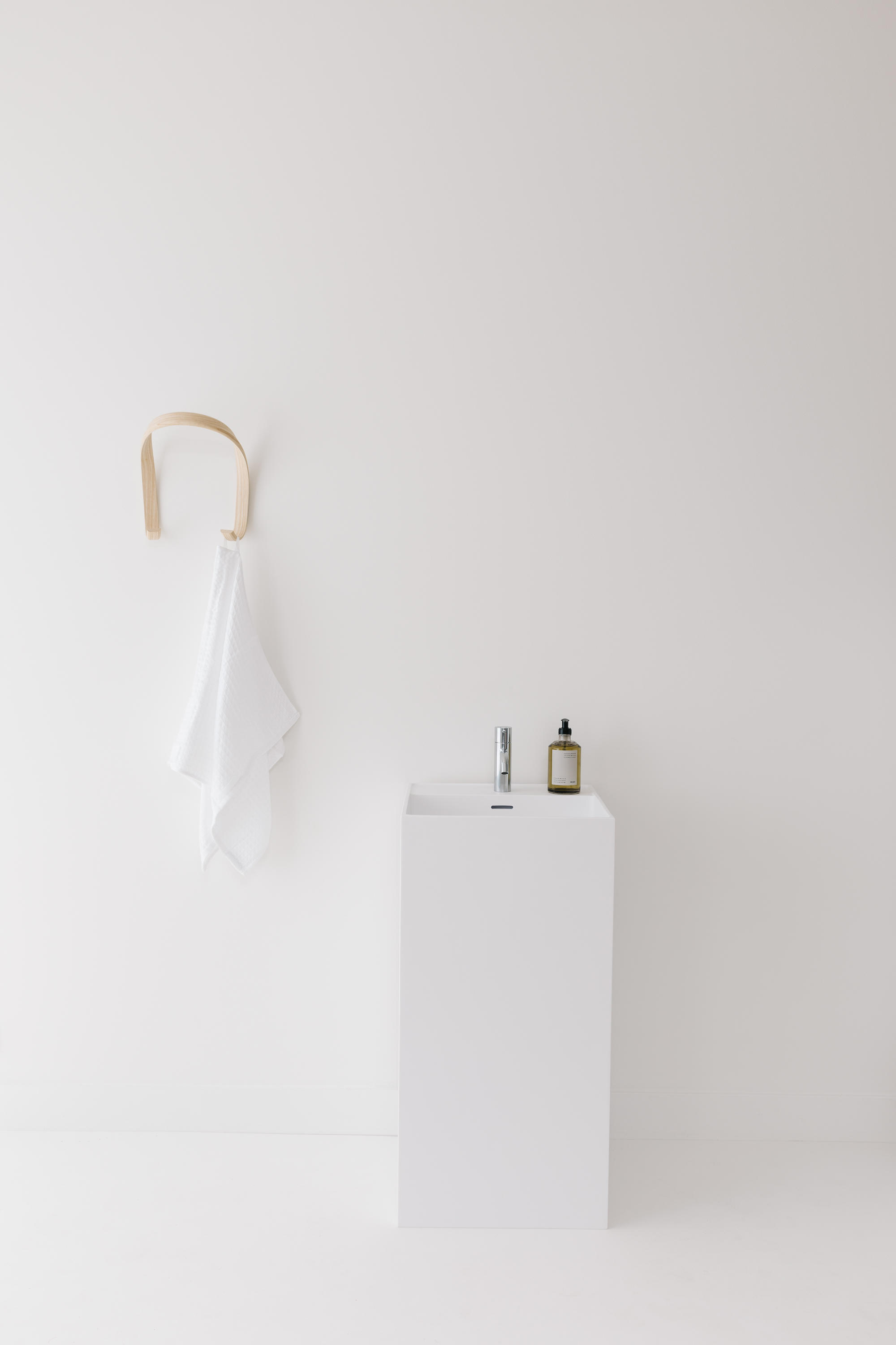 POSE PILAR - Wash basins from Not Only White | Architonic