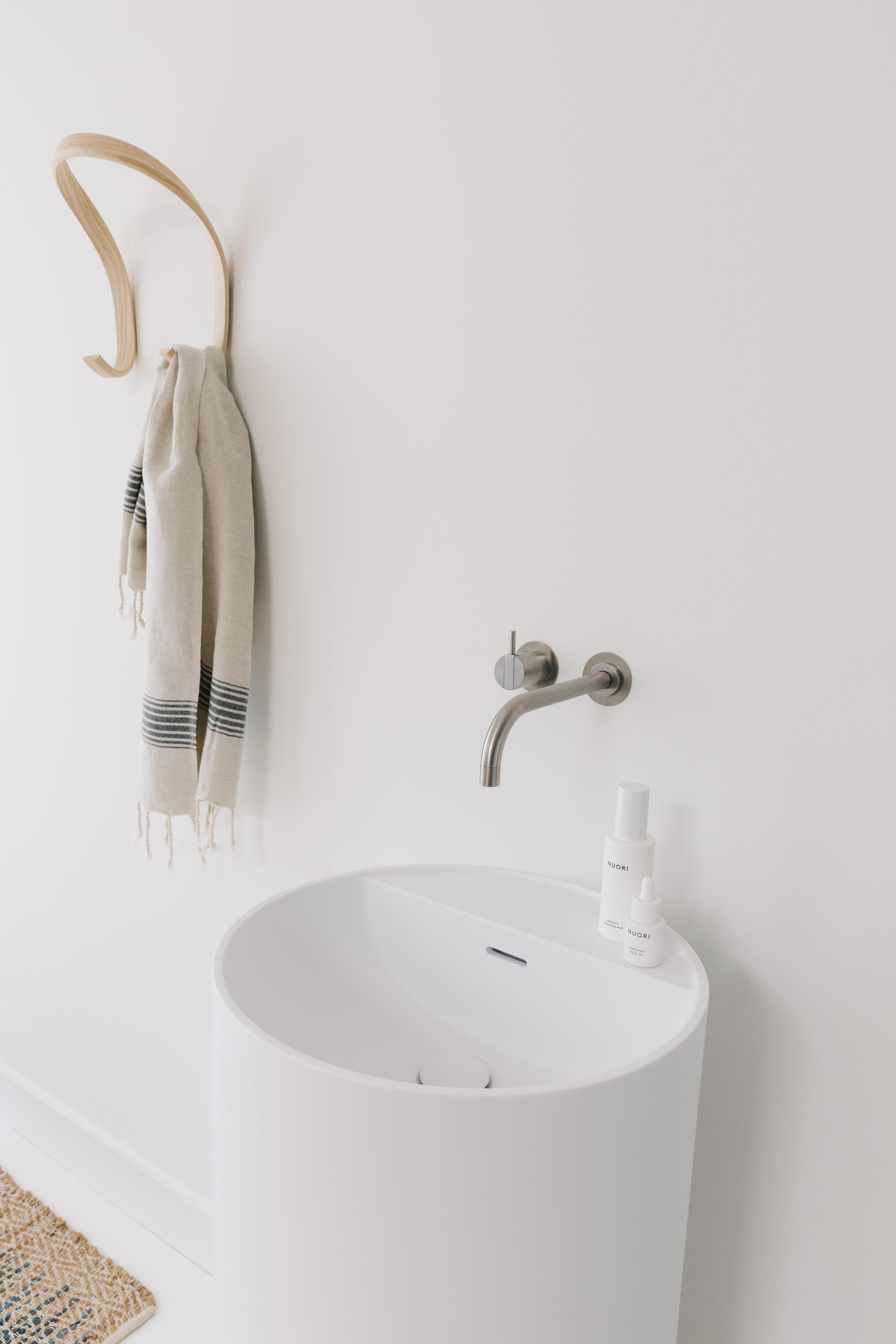 POSE PILAR - Wash basins from Not Only White | Architonic