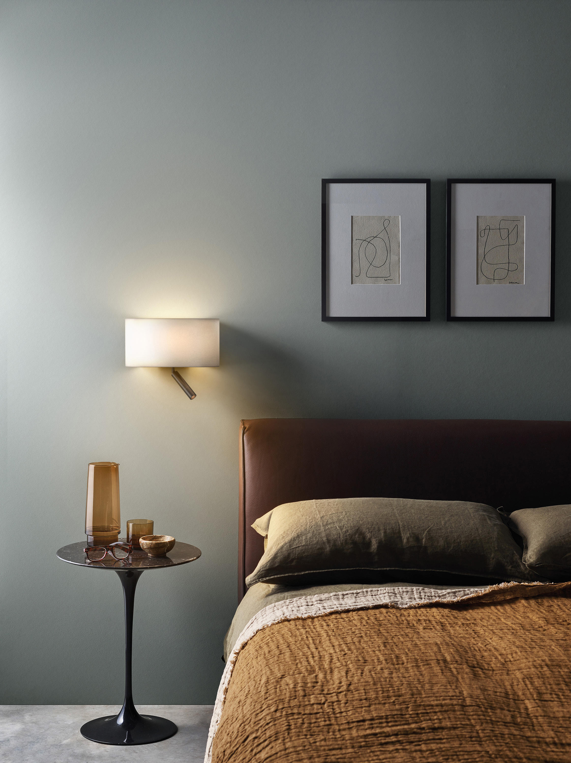 Venn Reader | Bronze & designer furniture | Architonic
