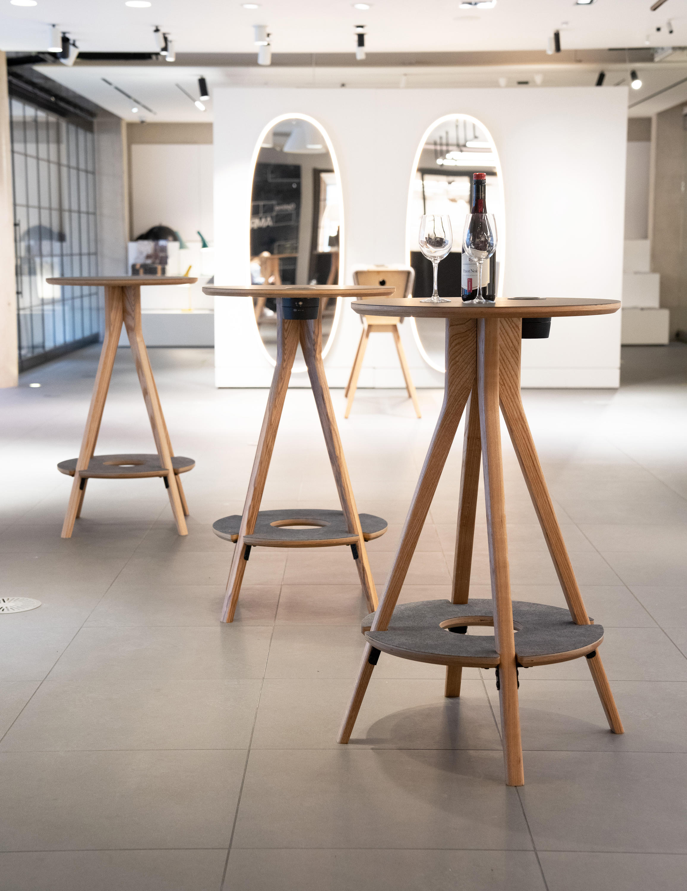 Grounded 6 | Ergonomic Hospitality Table with Footplate | Architonic