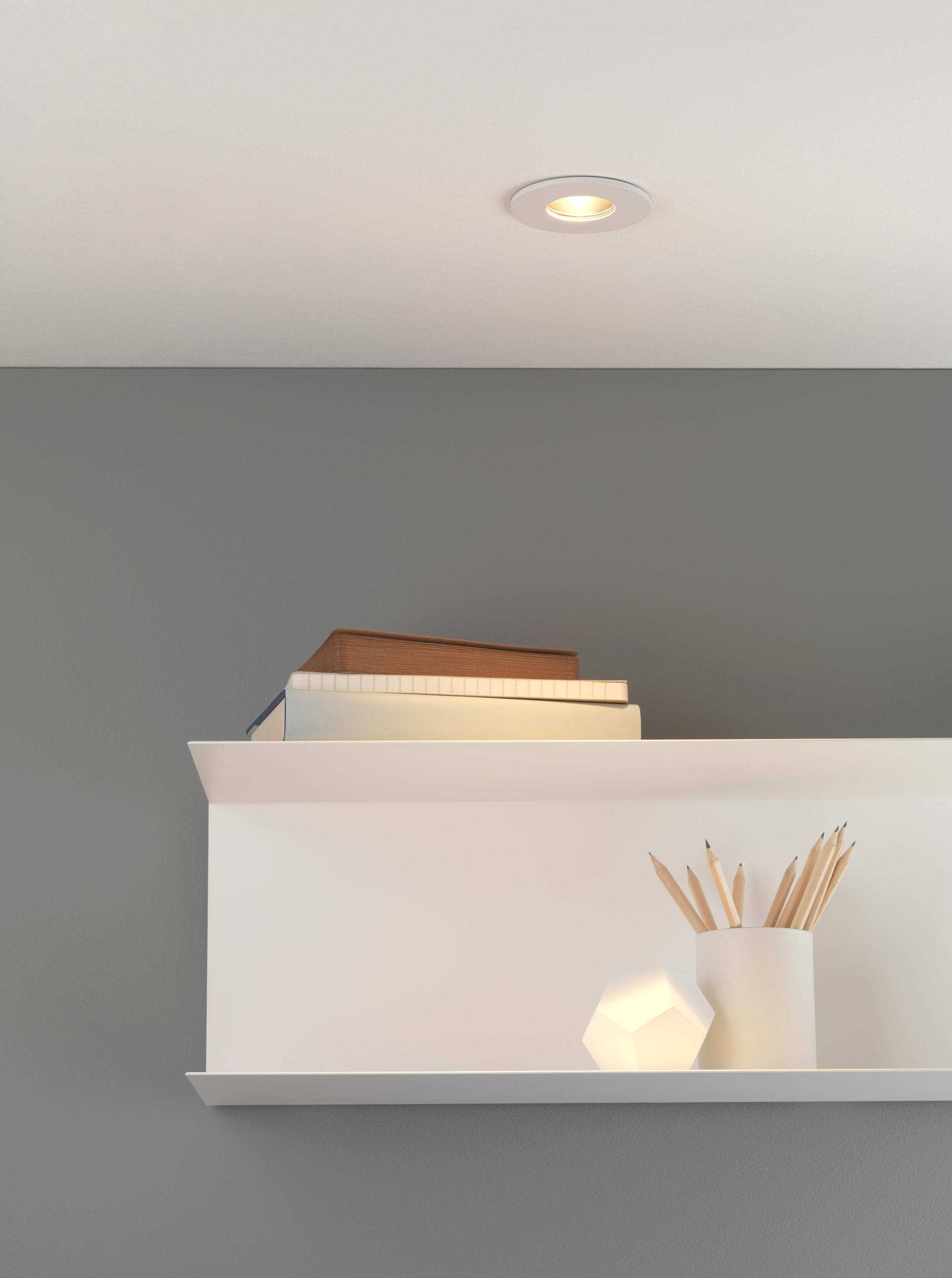 Obscura Round | Matt White | Architonic