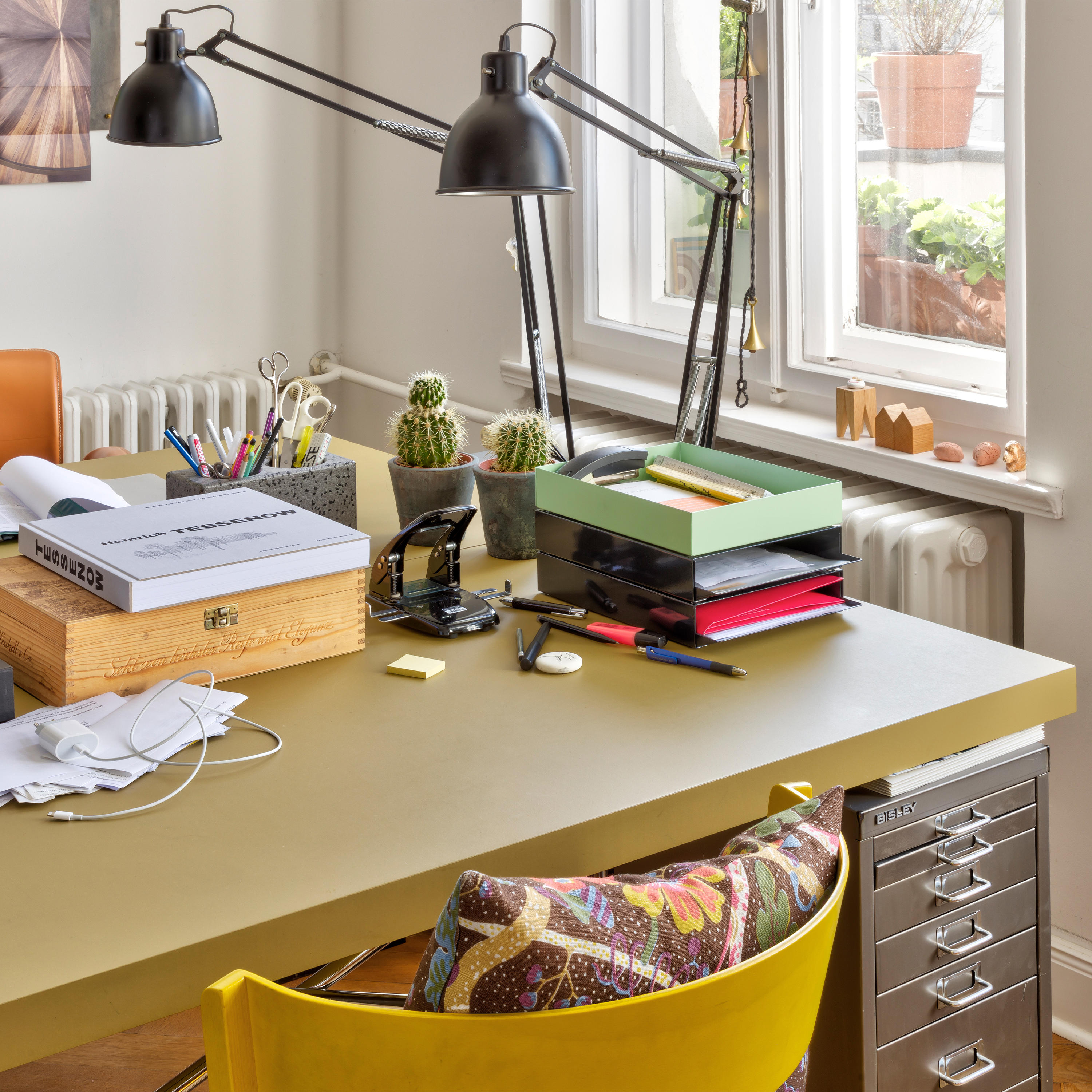 Stapler | Filing Tray, pastel green RAL 6019 | Architonic