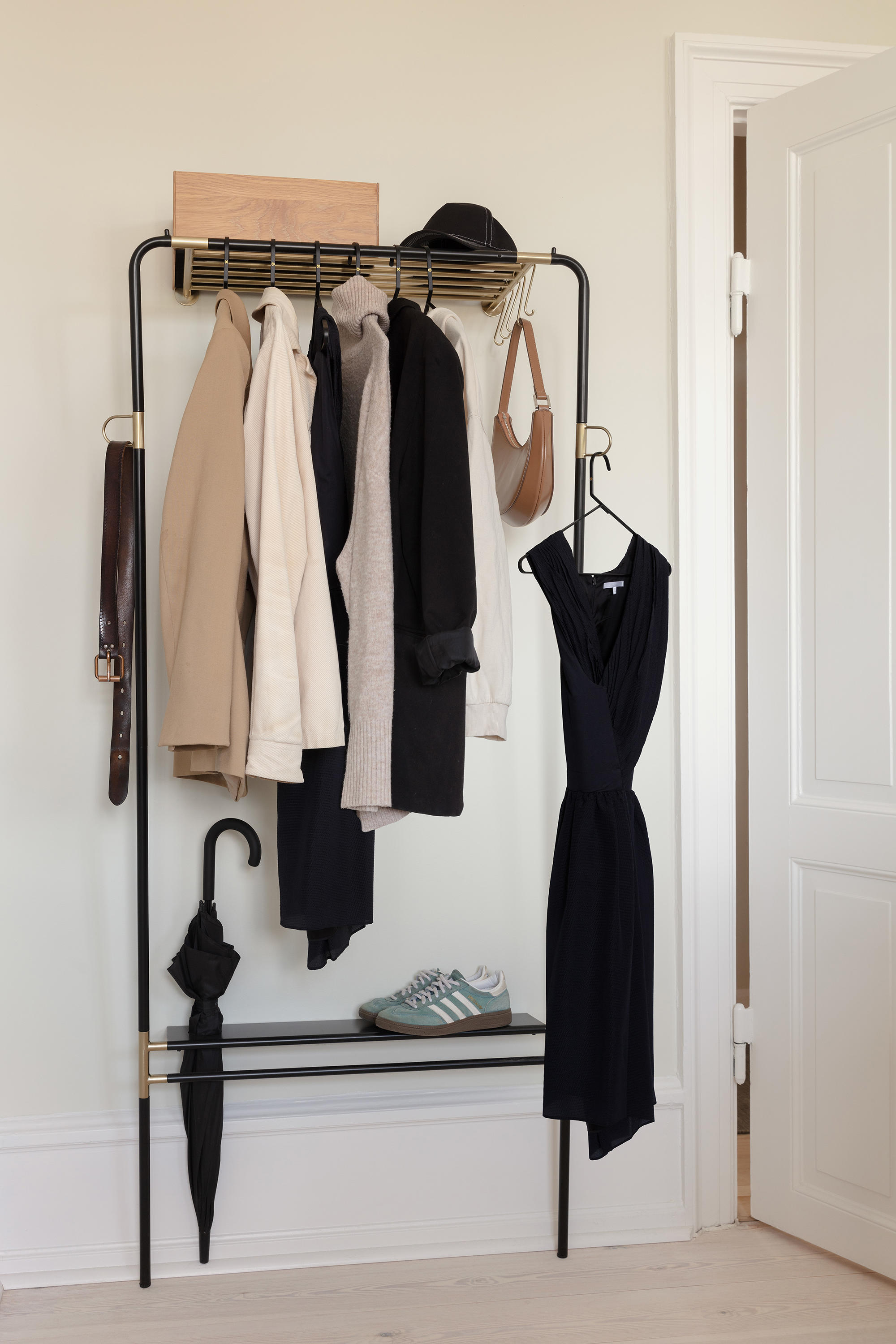 Lean On Me | clothes rack, black | Architonic