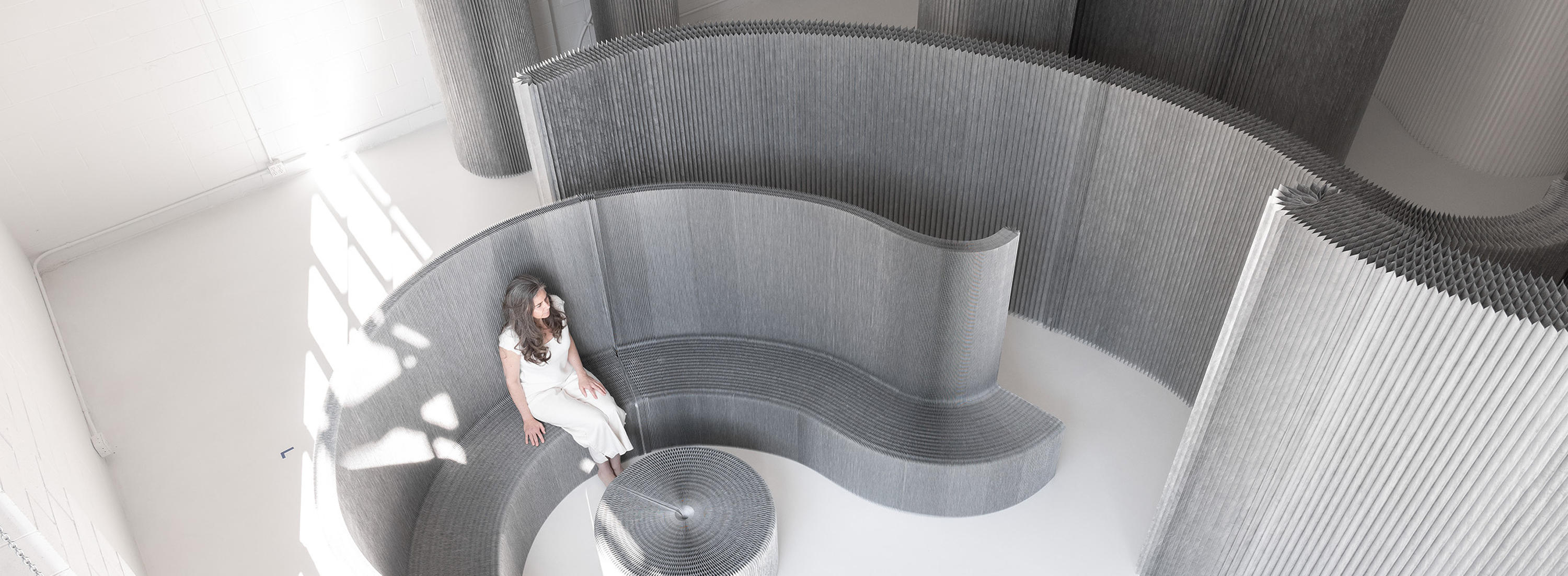 aluminum textile softwall | flexible freestanding partition | Architonic
