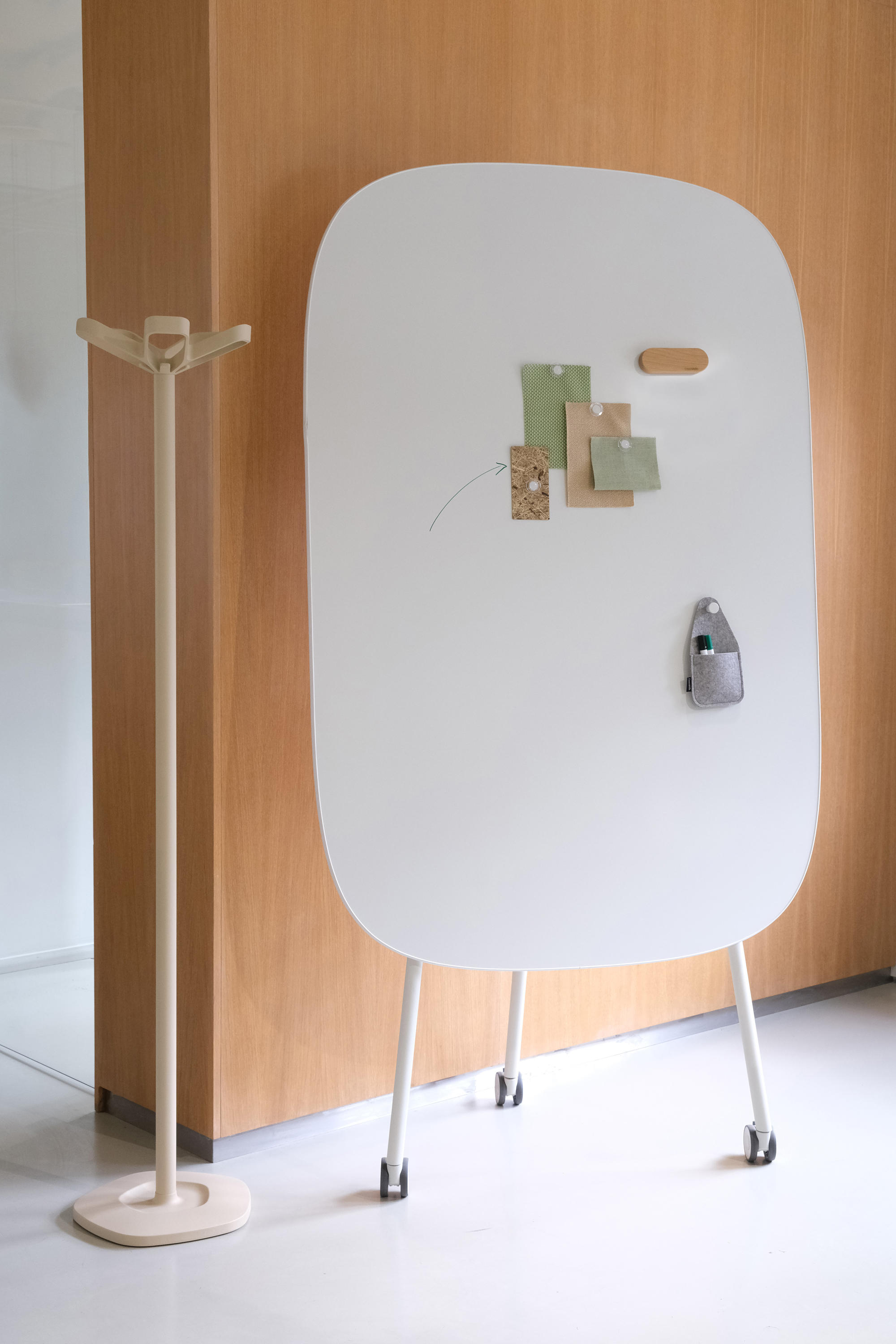 Pully Whiteboard - Portrait | Architonic